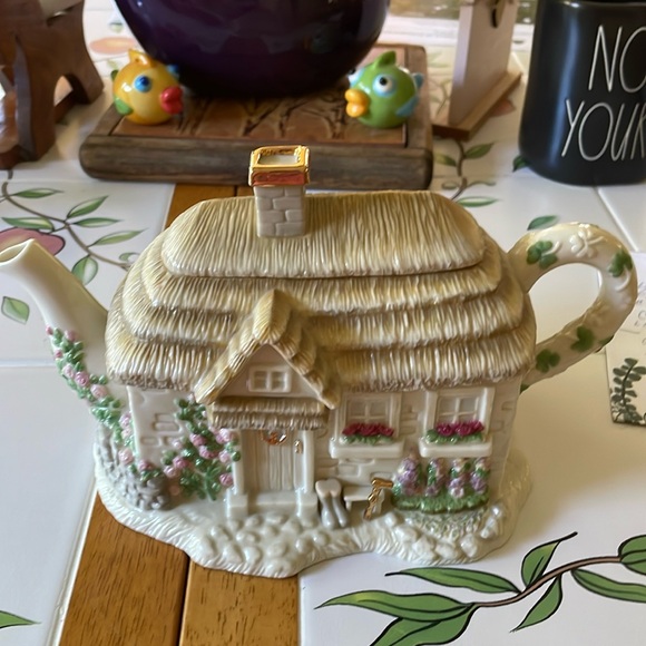 Lenox | Accents | Rare Collectible Lenox Irish Cottage Teapot | Poshmark